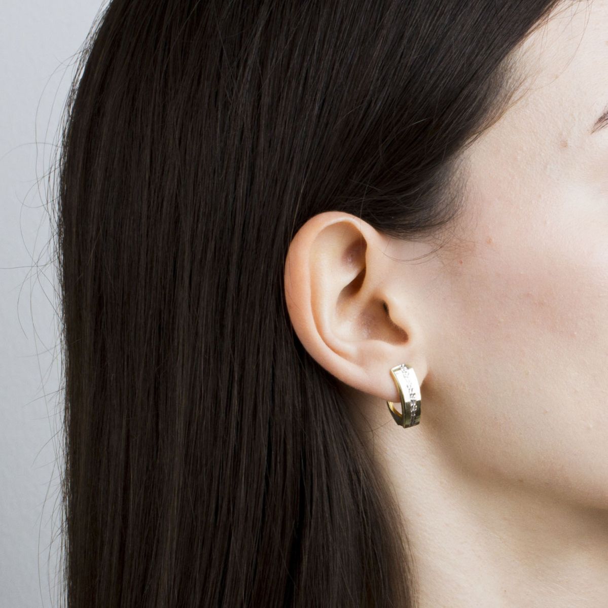 Biżuteria złota czy srebrna? Dopasuj biżuterię do swojego typu urody!